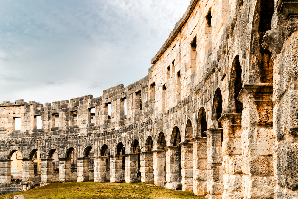 Architecture details of the Roman amphitheatre - strikingtravels.com